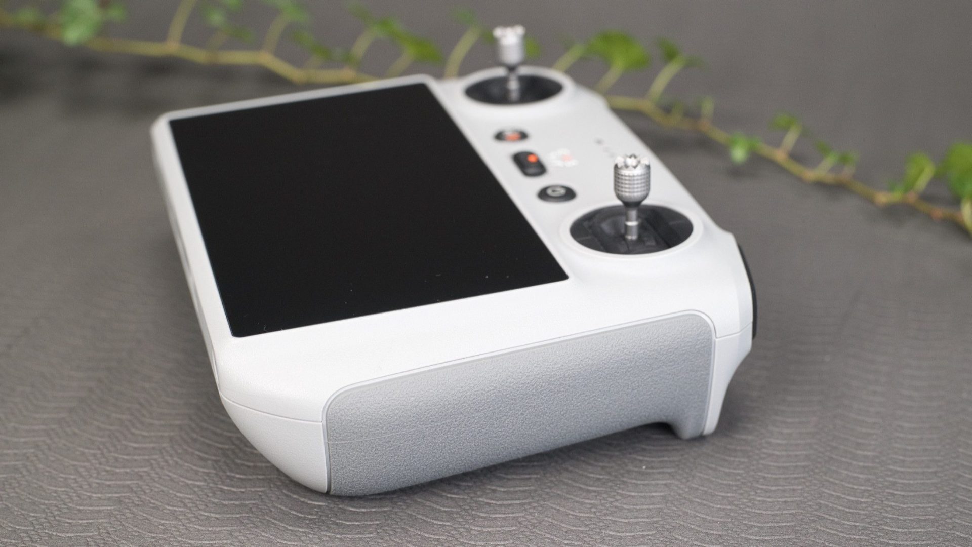 Test: DJI RC - Mehr Spaß dank integriertem Display? - Drone-Zone.de