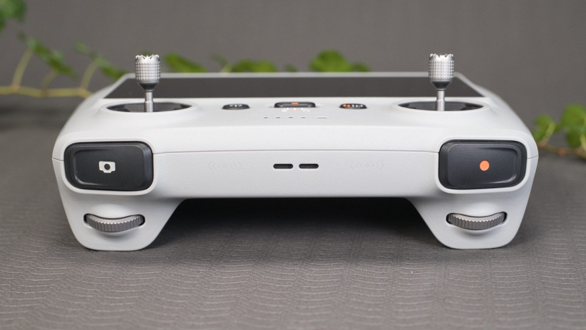 Test: DJI RC - Mehr Spaß dank integriertem Display? - Drone-Zone.de