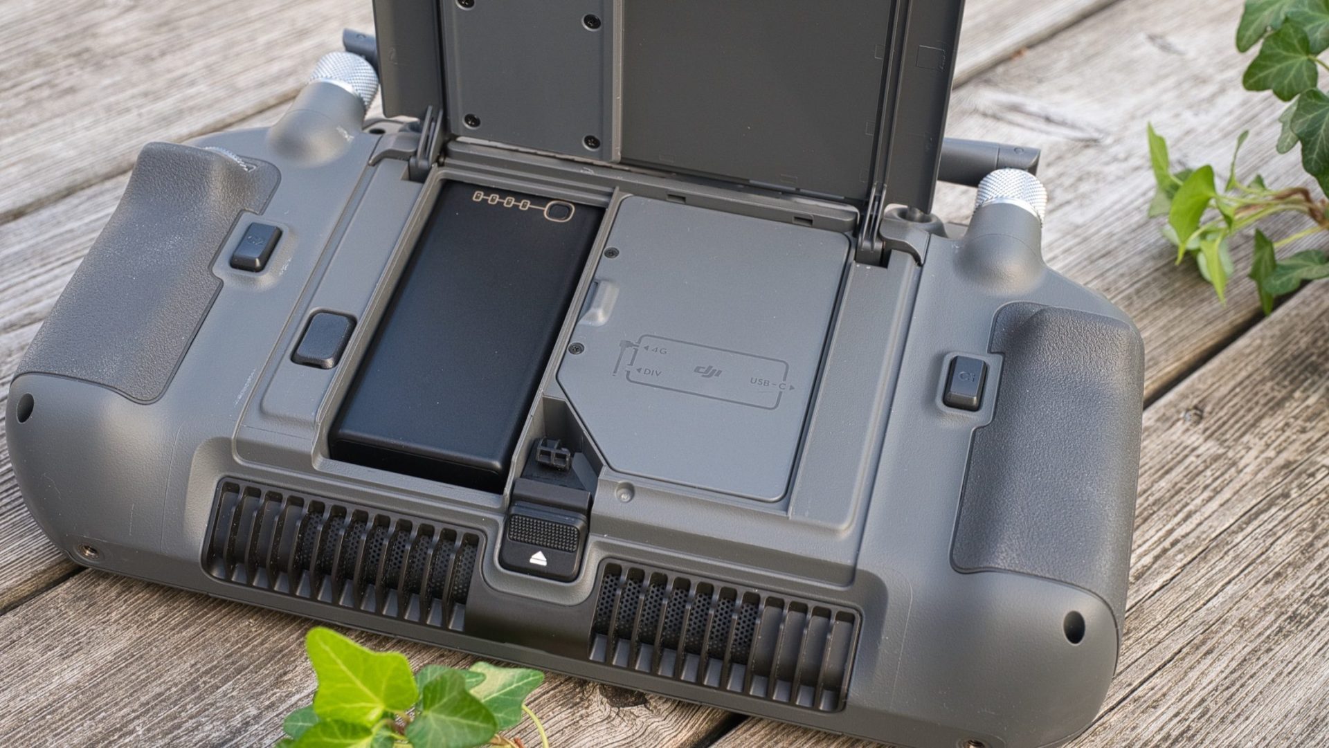 Test: DJI RC Plus - Der Profi-Controller von DJI im Check - Drone-Zone.de