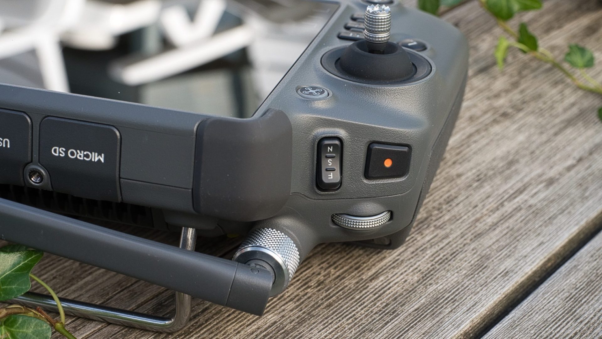 Test: DJI RC Plus - Der Profi-Controller von DJI im Check - Drone-Zone.de