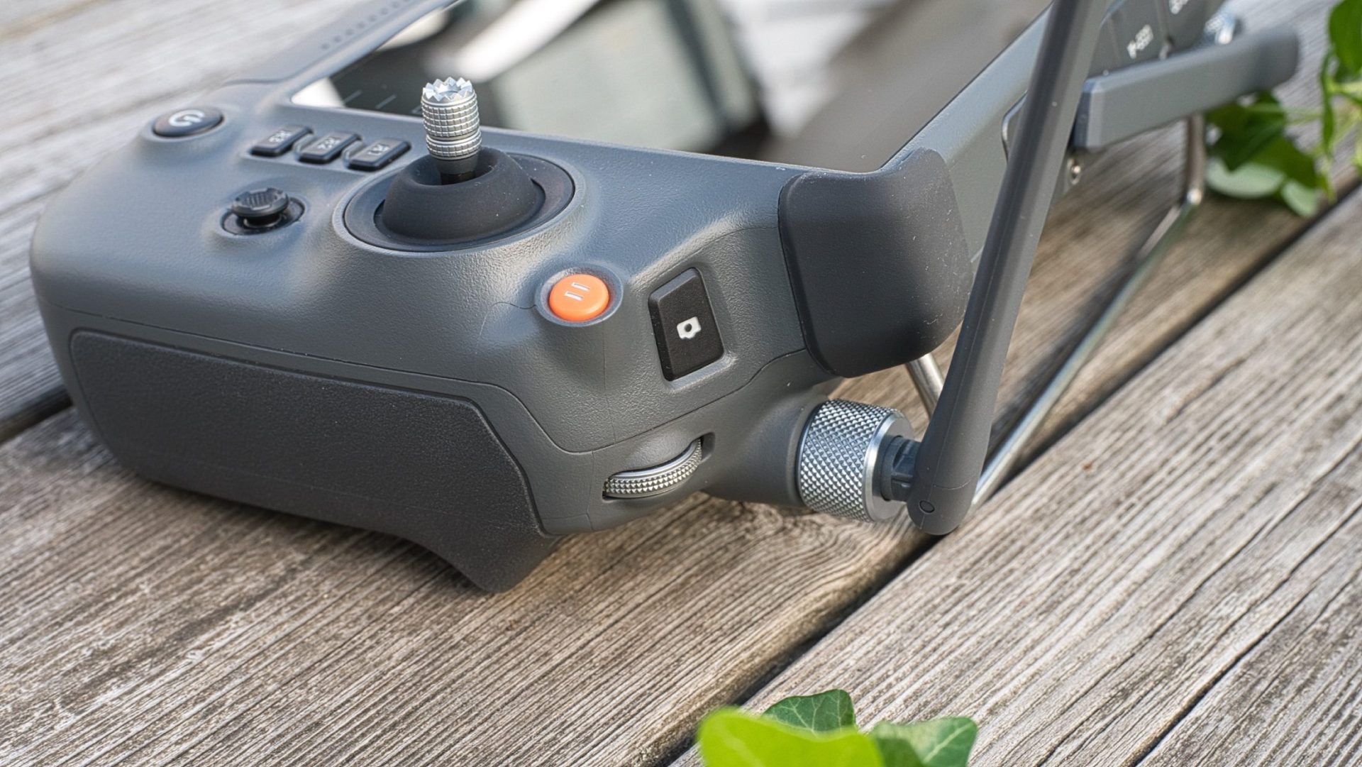 Test: DJI RC Plus - Der Profi-Controller von DJI im Check - Drone-Zone.de